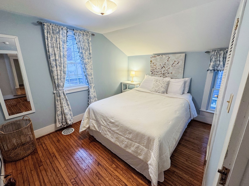 3 bedroom house 1 block from Lake & Marina. Well equipped! Reviews ...