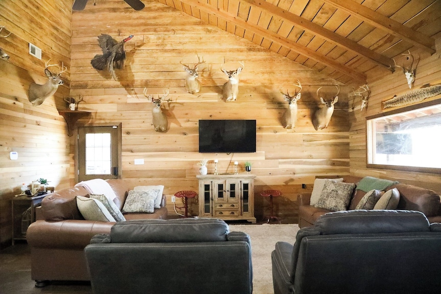 The Pine Crest Cabin, A Little Piece Of Gatlinburg Right Here In Attalla - Alabama