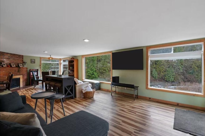 Peaceful 1-bedroom Waterfront Apartment In Washougal Perfect For Relaxing. - Ainsworth State Park, Cascade Locks