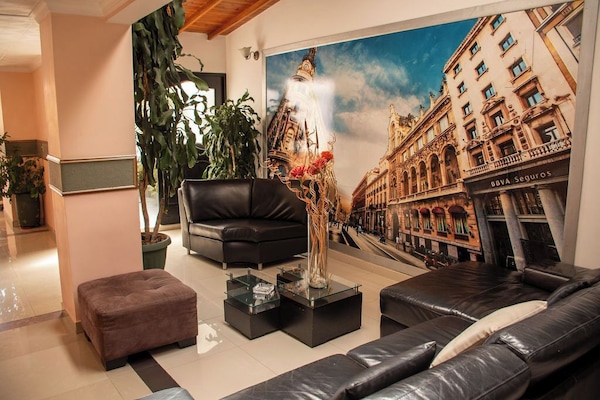 TV LED 40 polegadas com canais a cabo