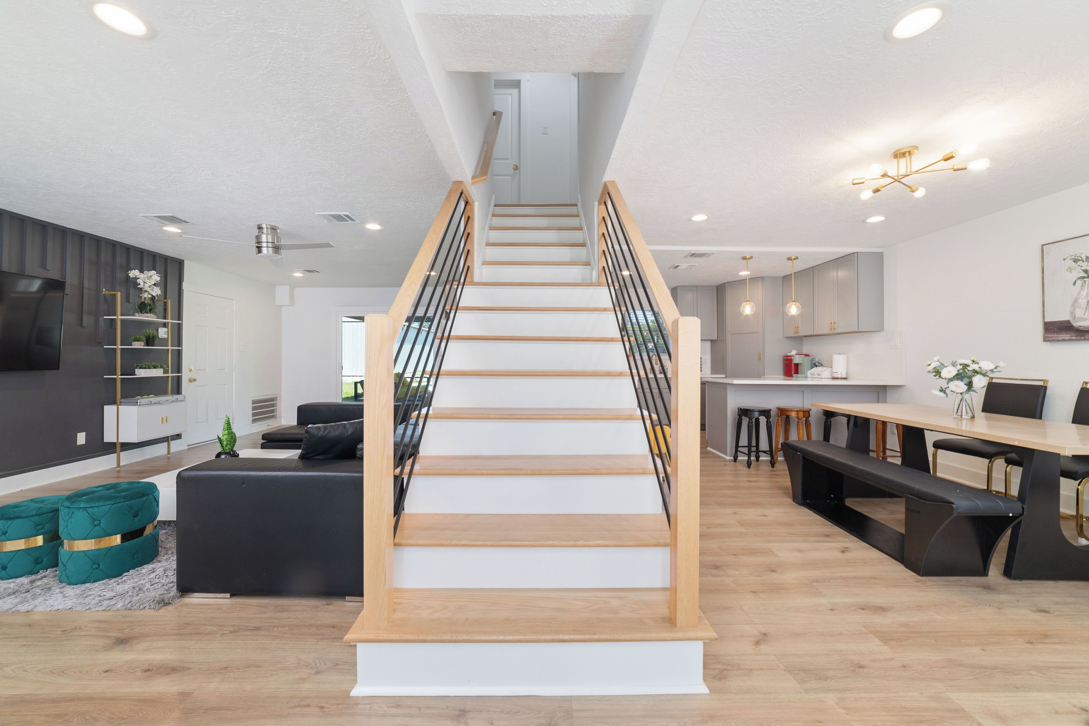 Pickleball Oasis + Pool & Spacious Home - Pearland, TX