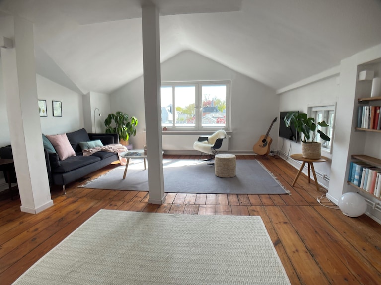 Bright Top-floor Apartment With Large South-facing Terrace - Lübeck