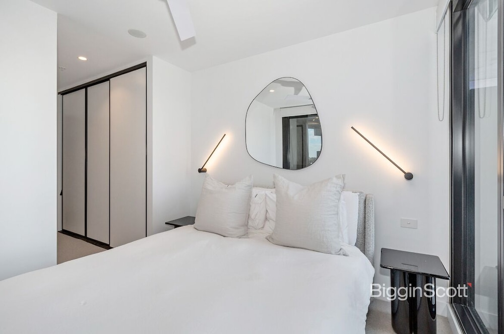 Stylish Apartment Walk to Rod Laver or the MCG - Latest Reviews, Deals ...