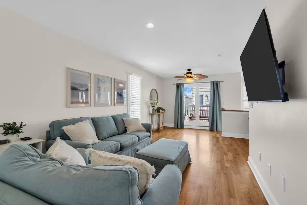 Breezy Beach Stays- 3-story Home With Pool, Hot Tub & Coffee Bar - Toms River, NJ