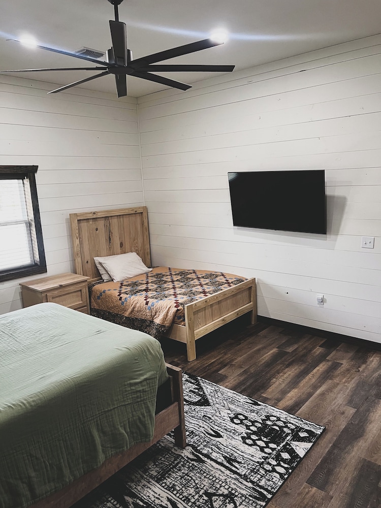 3-bedroom house just outside of McCune with cool AC for a relaxing ...