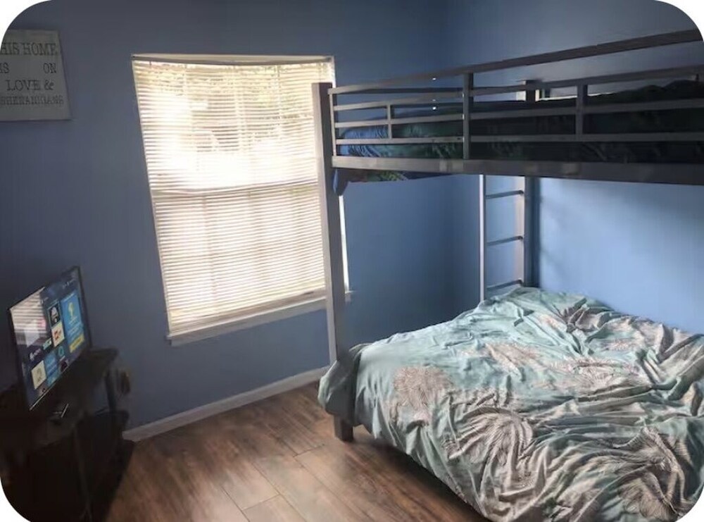 The Blue House – Cozy Home with Private Fenced Yard Reviews, Deals ...