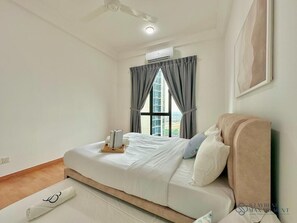 Apartamento conforto, 3 quartos, sacada, vista para a cidade | Cortinas blackout, ferros/tábuas de passar roupa, Wi-Fi de cortesia