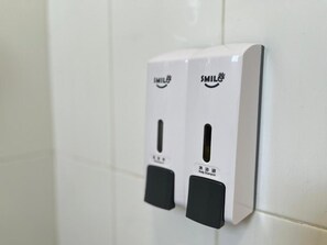 Escrivaninha, ferros/tábuas de passar roupa, Wi-Fi de cortesia