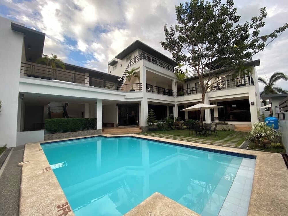 Be-ing Suites Davao - Davao City