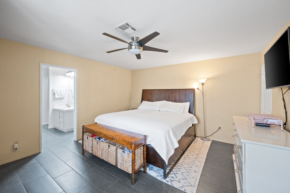 Elegant 2BR/2BA Desert Condo w/ Private Patio Avis, Prix & Photos 2026 ...