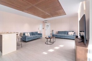 Villa Deluxe, pátio, vista para a piscina | Sala de estar