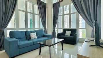 Dúplex Comfort, 3 quartos, varanda, Vista para a cidade | Sala de estar