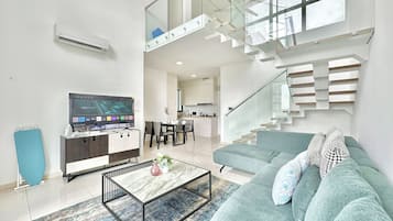Dúplex de Luxo, 2 quartos, varanda, Vista para a cidade | Sala de estar