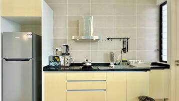 Apartamento Comfort, 1 cama queen-size, varanda, Vista para a cidade | Cozinha privada