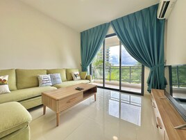 Apartamento design, 2 quartos, sacada, vista para o jardim | Área de estar