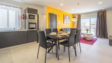 Cobertura, cozinha, vista para a cidade | Opções para refeição