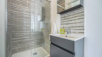 Penthouse, cozinha, Vista para a cidade | Casa de banho