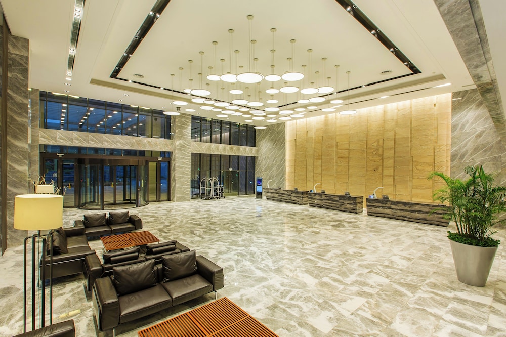 C Plaza Hotel Cq Jiefangbei Hongya Cave - Chongqing