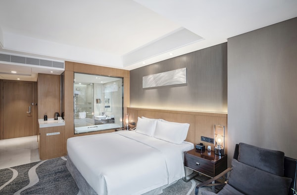 C Plaza Hotel Cq Jiefangbei Hongya Cave - Chongqing