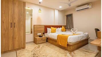 Quarto Duplo Premium, ar condicionado | Roupa hipoalergénica, secretária, Wi-fi grátis, roupa de cama fornecida