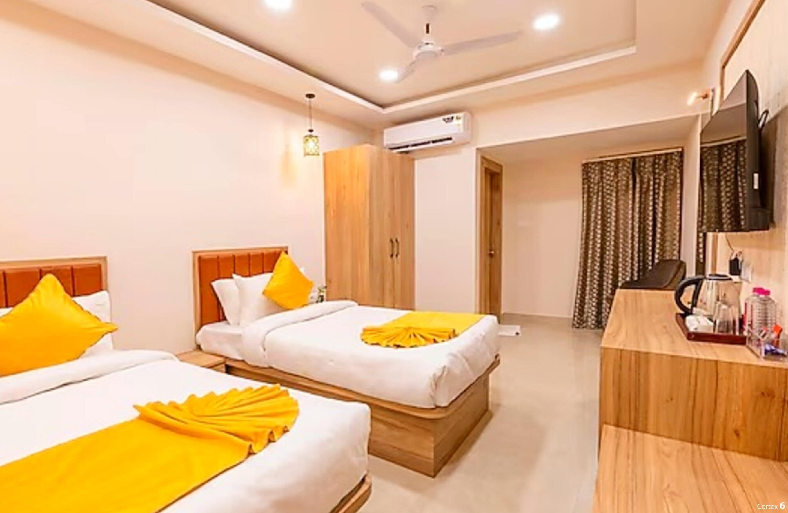 Quarto casal luxo, ar-condicionado | Roupas de cama antialérgicas, escrivaninha, Wi-Fi de cortesia