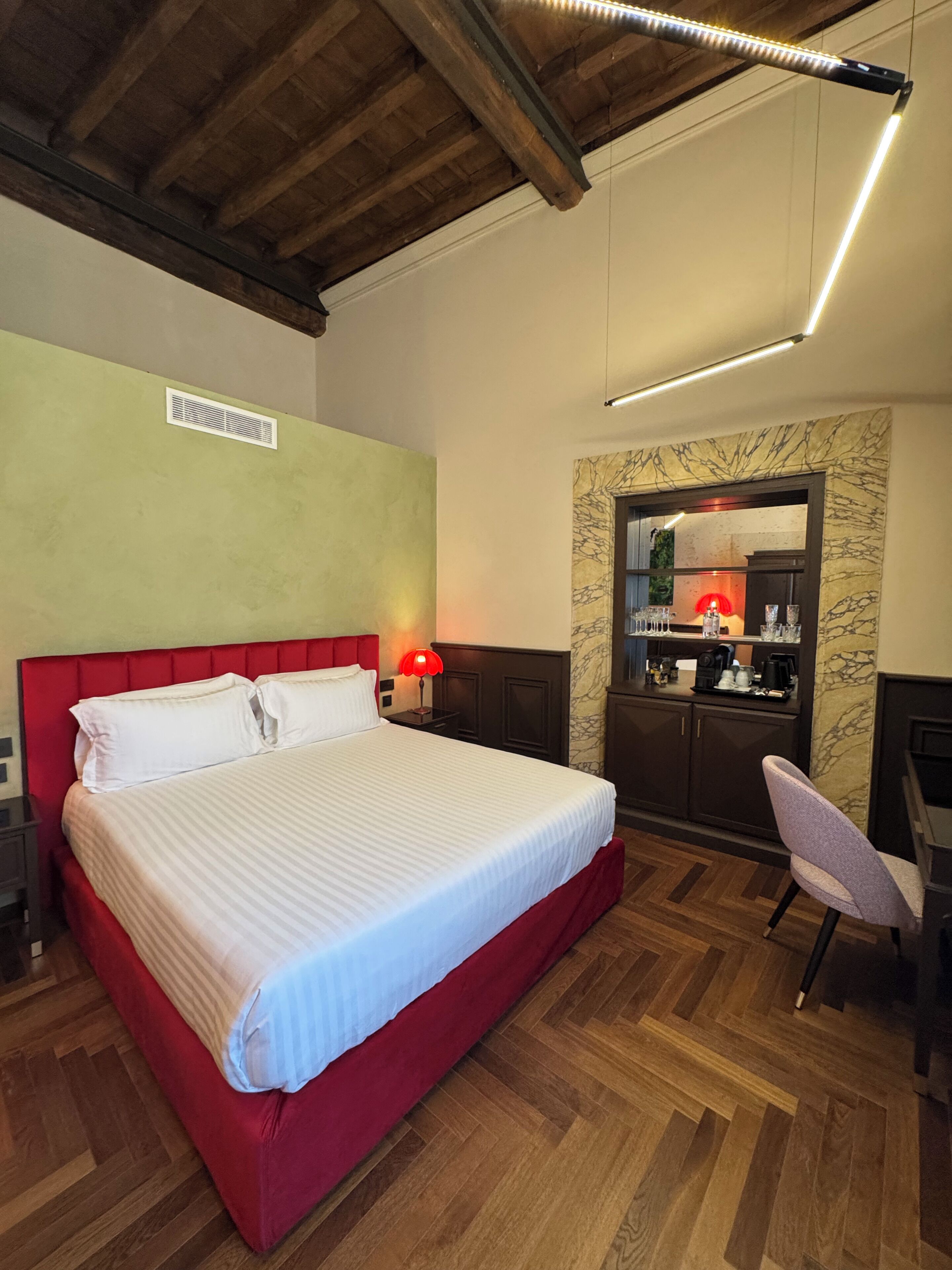 Quarto Deluxe | Minibar, cofre no quarto, secretária, Wi-fi grátis 