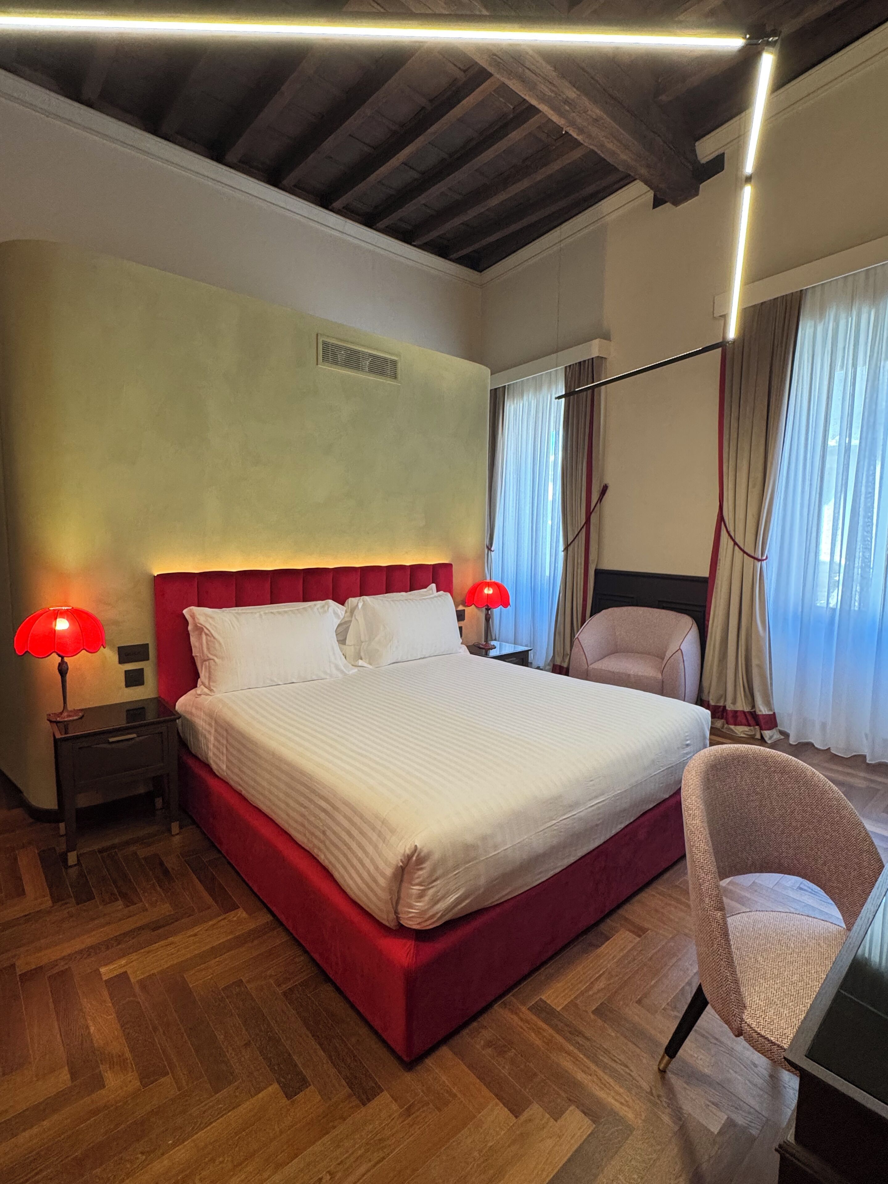 Quarto Premium | Minibar, cofre no quarto, secretária, Wi-fi grátis 