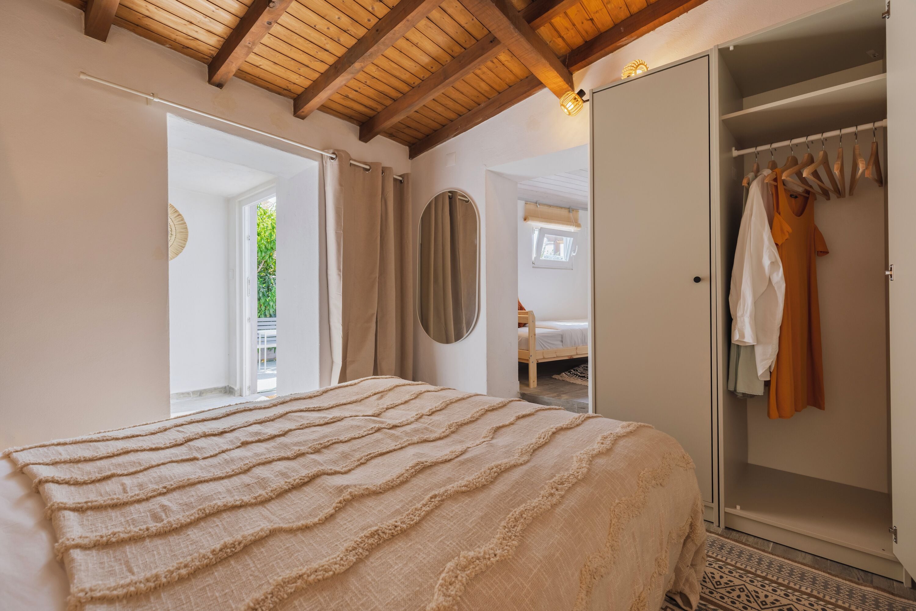 Casa geminada clássica, vista para o jardim | Cortinas blackout, ferros/tábuas de passar roupa, Wi-Fi de cortesia