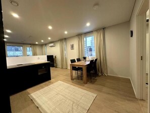 Apartamento standard, vista para a cidade | Opções para refeição