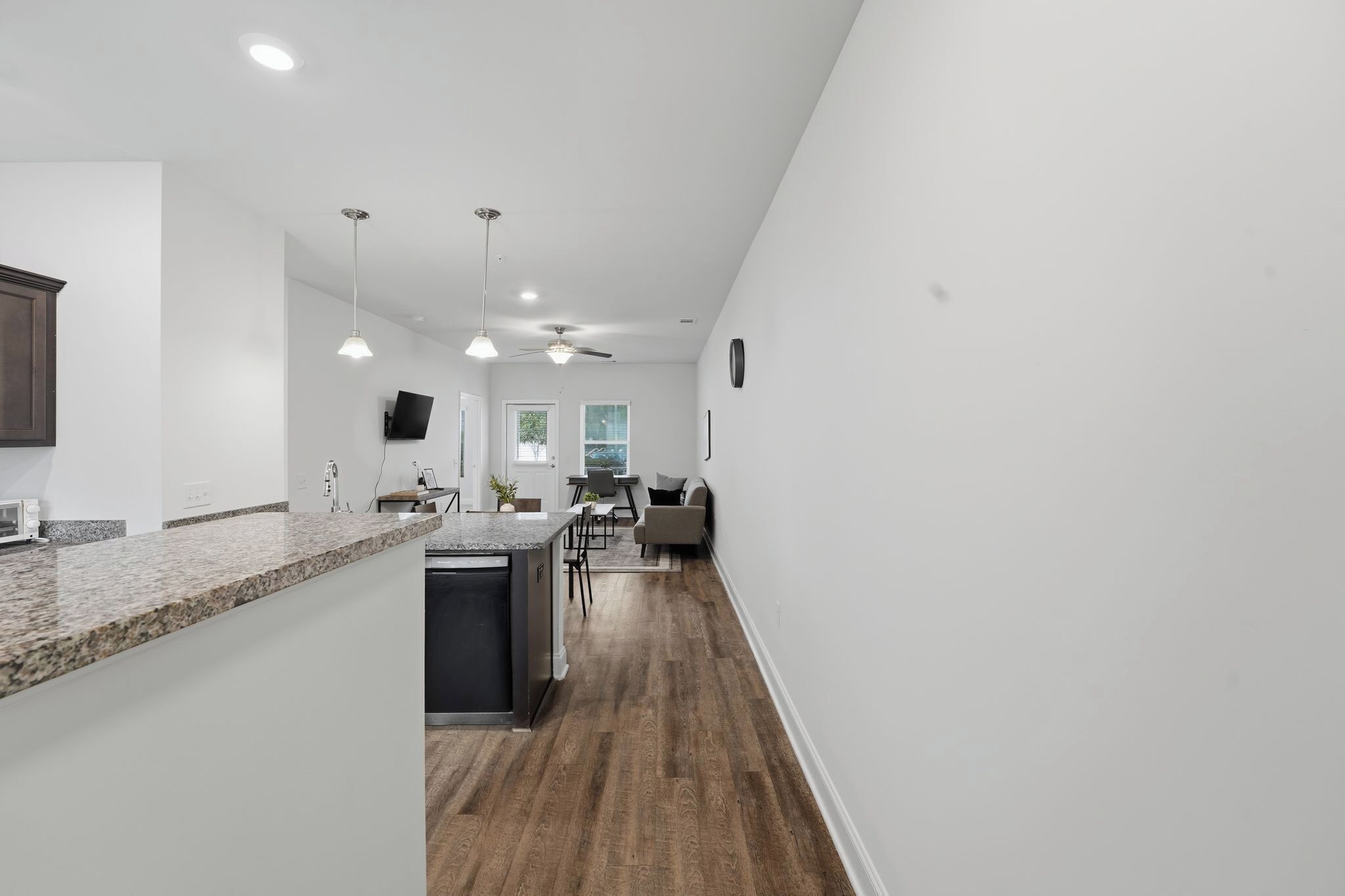 Stylish Apartment With Open Living Space - Savannah, GA