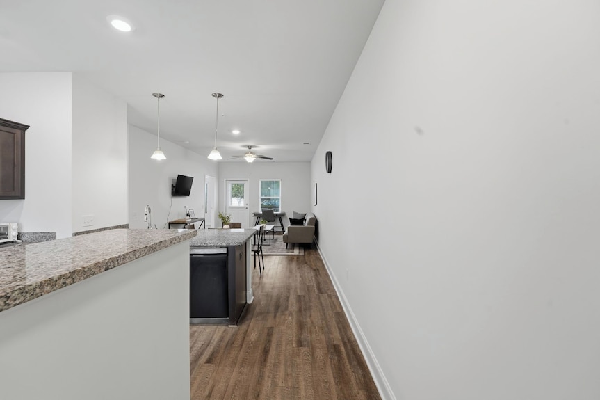 Stylish Apartment With Open Living Space - Savannah, GA