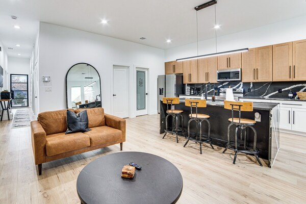 Yard, Patio! Luxe Home Near Top Dallas Attractions - Dallas, TX