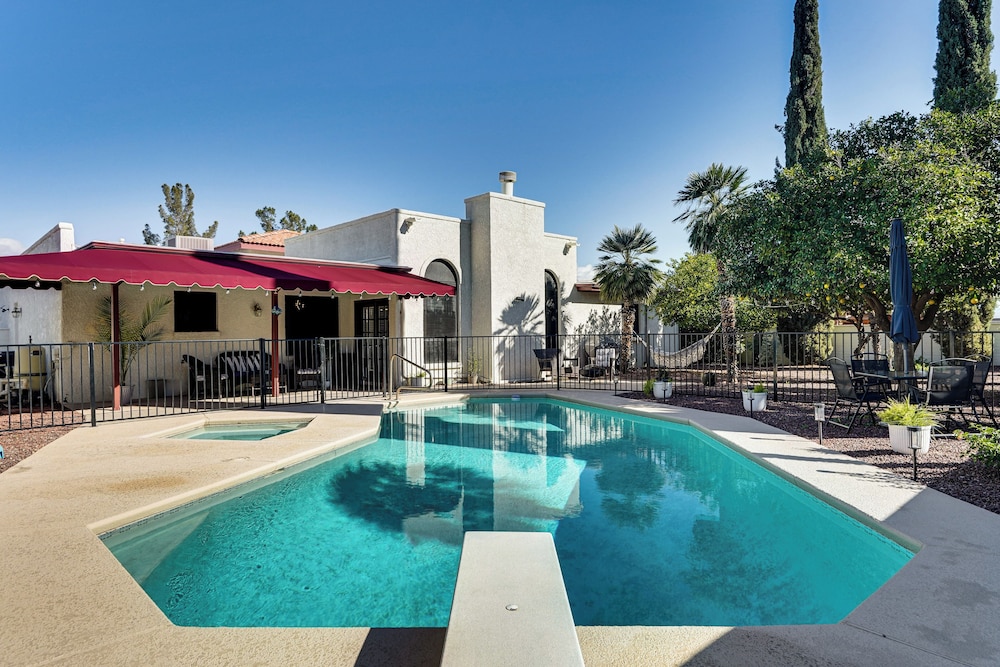 7 Mi To Sabino Canyon: Poolside Oasis W/ Mtn Views - Tucson, AZ