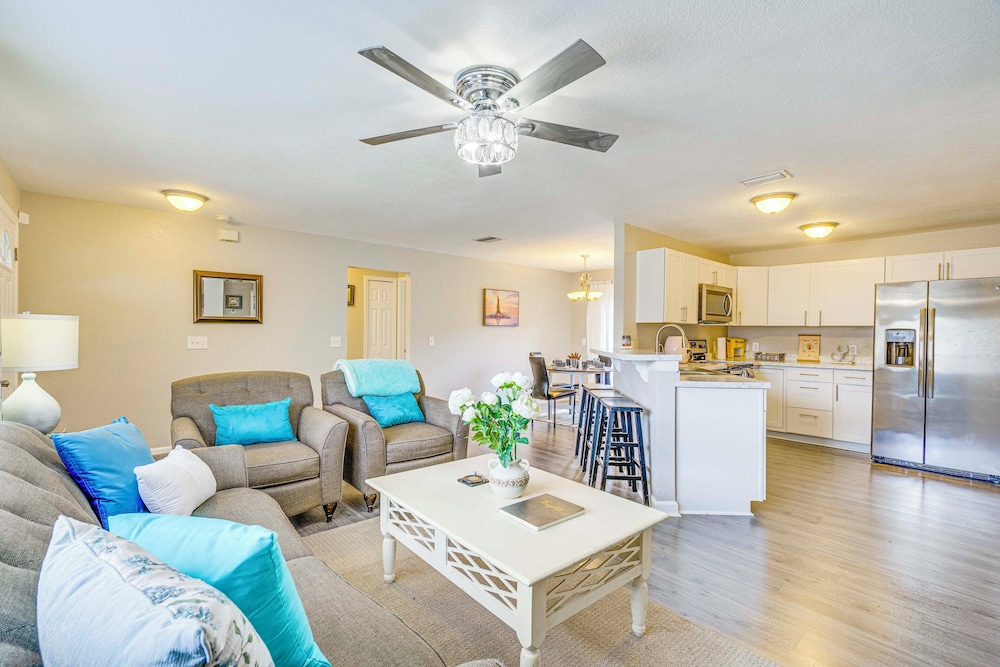 4 Mi To Beach Park: Port Charlotte Family Home - Punta Gorda, FL