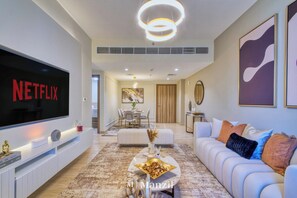 Apartamento superluxo, vista para a cidade | Área de estar