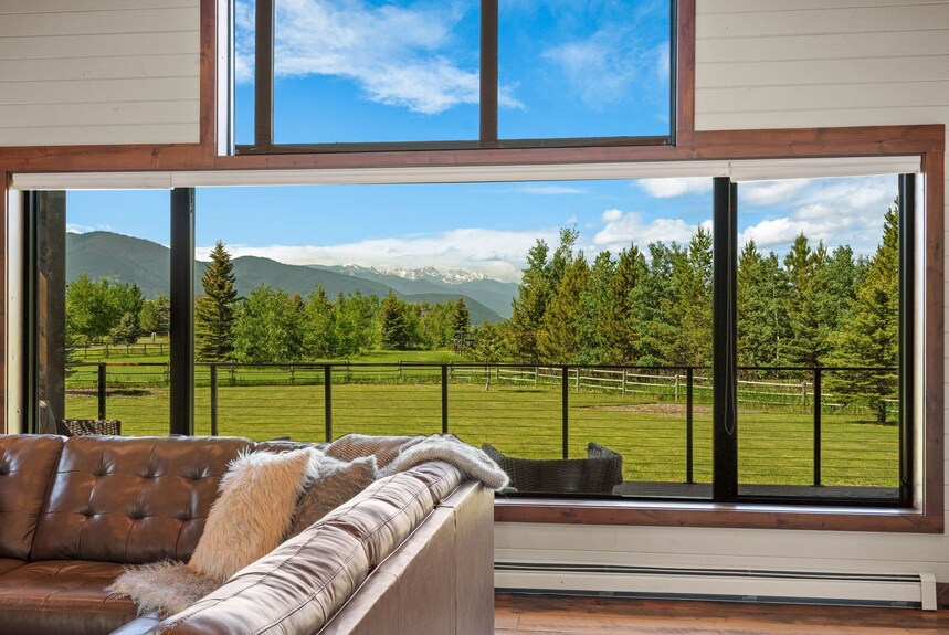 Painted Peaks - Gorgeous Home With Beautiful Mountain Views And A Hot Tub. - Big Bear Lake, Montana