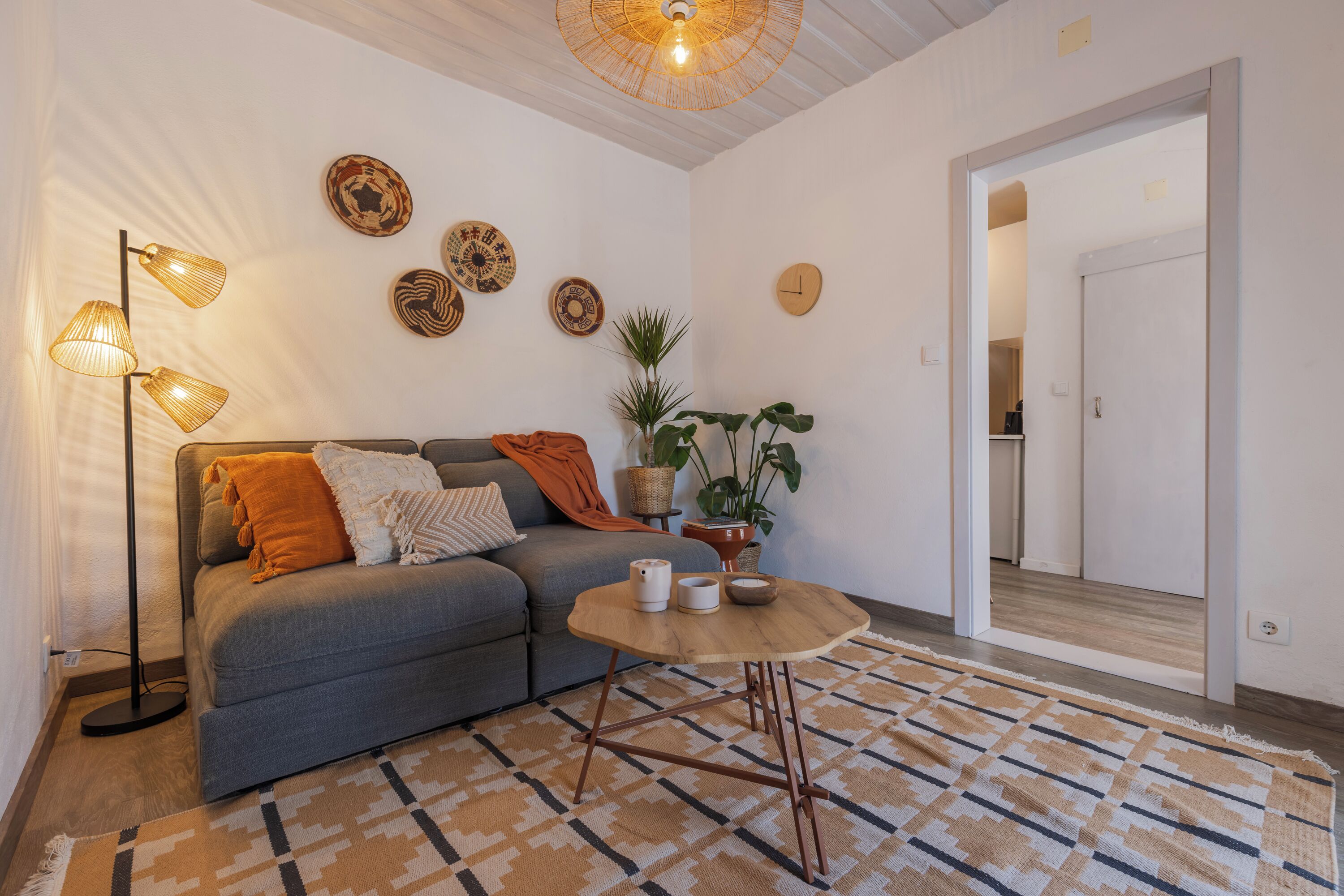 Casa geminada clássica, vista para o jardim | Área de estar | TV de tela plana