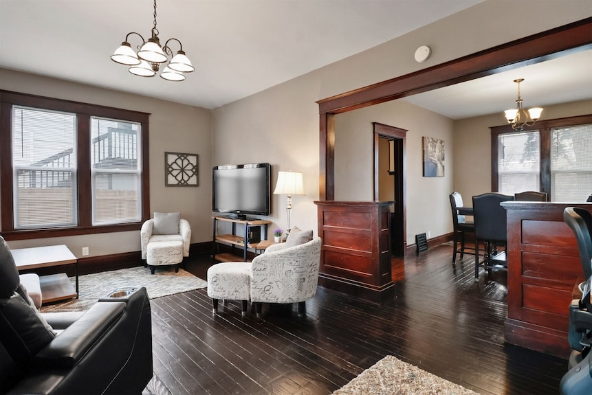 The Porch At 409 1 Bedroom Craftsman Gem - Michigan