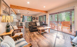 Casa, várias camas, pátio, vista para a montanha (Whispering Pines Cabin) | Sala de estar