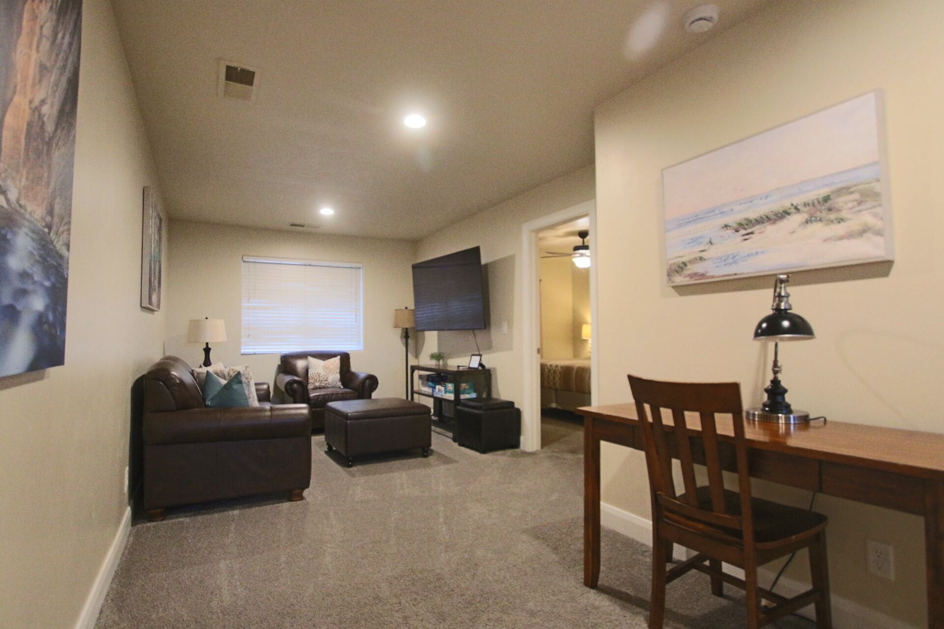 In The Sea Of 'Sameness' Where Most Vacation Homes Seem Alike - Desert Shores Is A Notch Above Average With Its Fun Nautical Theme The Whole Family Can Appreciate And Enjoy!  This 3 Bedroom 3.5 Bath House Offers A Fun Submarine Room Adventure. - Washington, UT