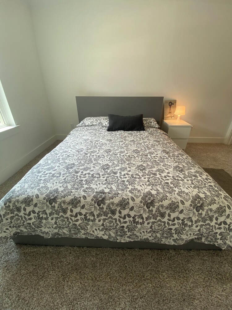 Large 6-Bedroom Georgetown Getaway/Minutes to Blue Hole Park + Historic ...