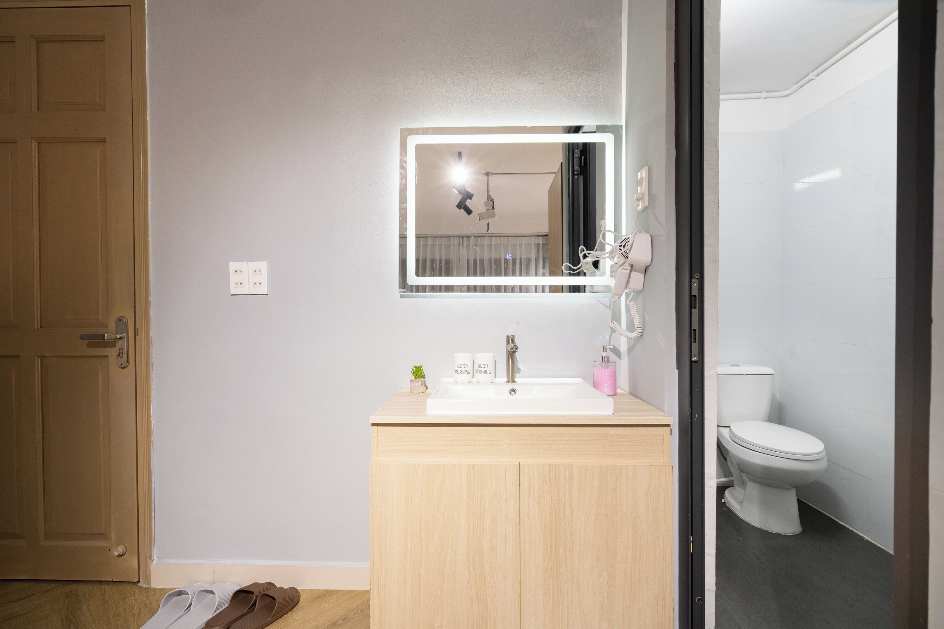 Quarto Duplo Económico, Vista para a cidade | Casa de banho | Um polibã, um secador de cabelo, toalhas fornecidas, sabão 