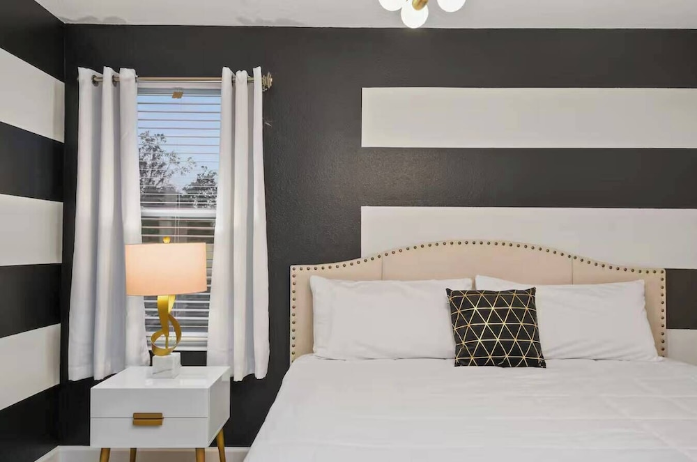 Luxury 9BR Villa w Pool Theater & Game Room Reviews, Deals & Photos ...