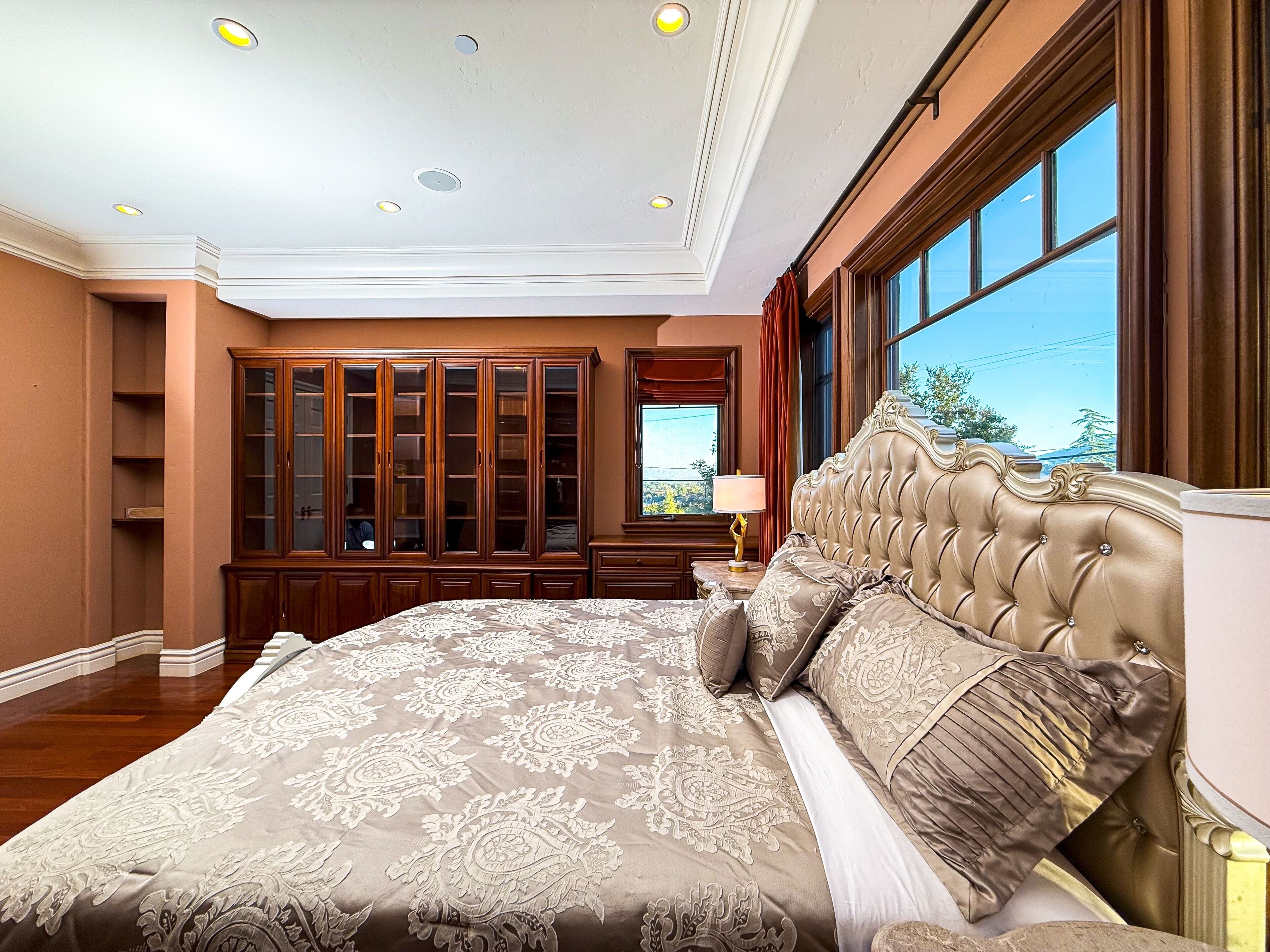 Spacious 5-bedroom Country House In Tranquil Los Altos Hills - Atherton, CA