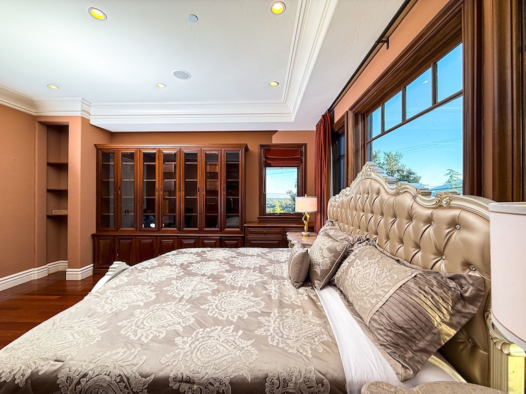 Spacious 5-bedroom Country House In Tranquil Los Altos Hills - Mountain View, CA