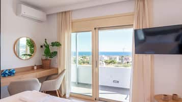 Suíte superior, acesso à piscina, vista para o mar | Wi-Fi de cortesia