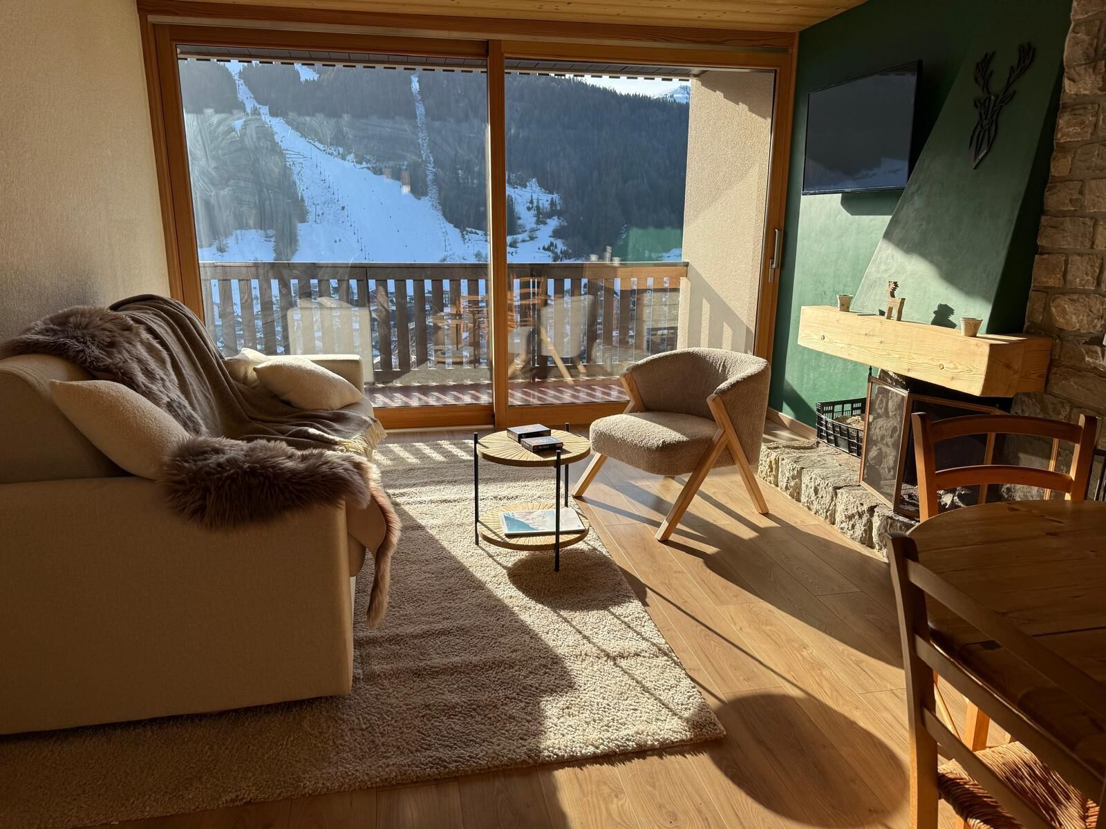 Morz'inn- Wake Up To The Mountains In Morzine - Morzine