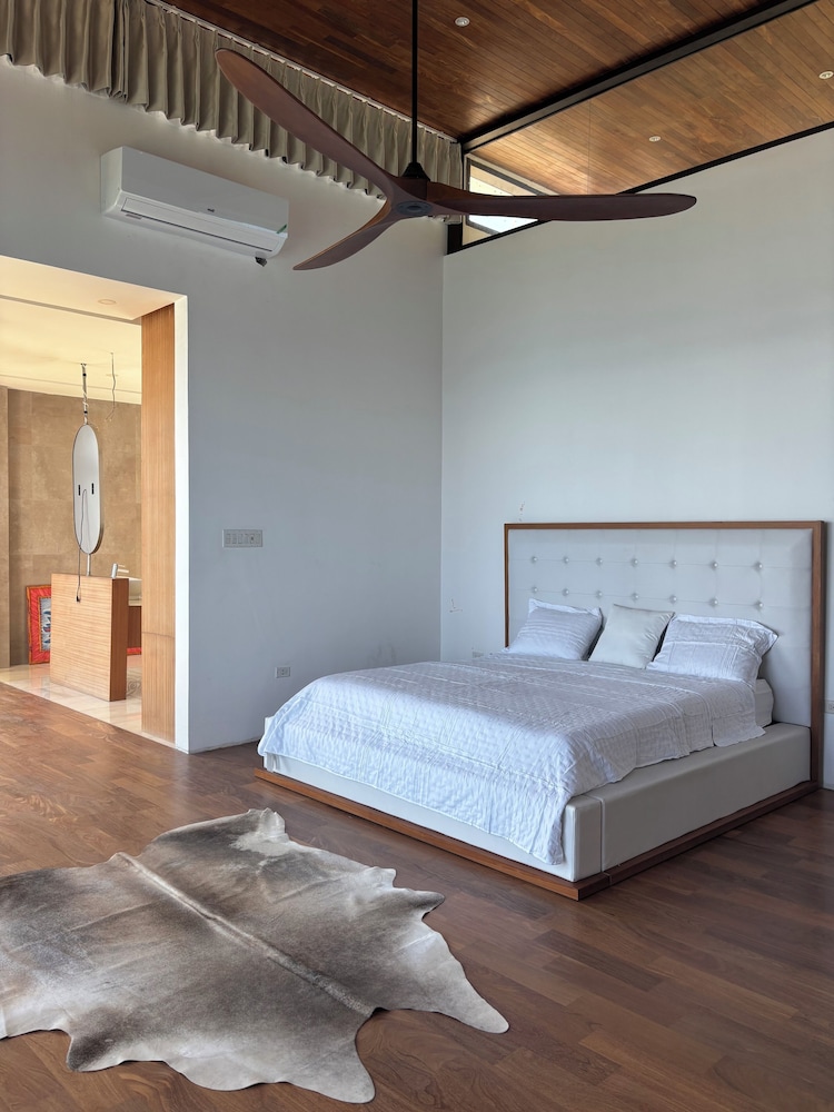 Luxurious Beachfront Villa located in the beautiful Ocho Rios Jamaica ...