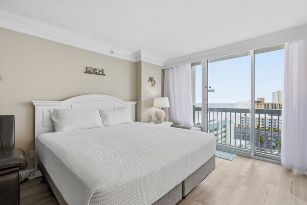 Daytona Beach Resort 1004 - Daytona Beach, FL