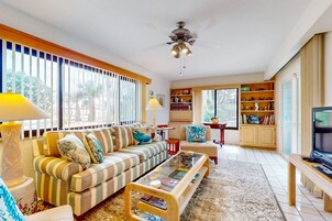 Casa, várias camas, pátio, vista para o jardim (NSB Blue Seahorse Haven) | Sala de estar